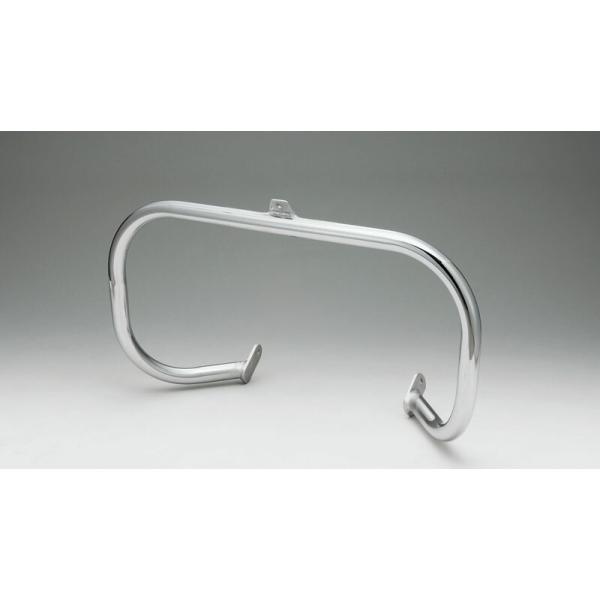 アメリカンのクラシックカスタムに不可欠なデコレーションバンパーです。ドレスアップ効果に加え、立ちごけ等の軽度なアクシデントからエンジンをガードいたします。【適合】ドラッグスター250　00-14Y【サイズ】全幅：690　取付幅：315　高さ...