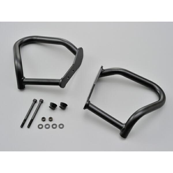 スチールパイプ製のエンジンガード。ボルトオン装着可能。立ちゴケ等の軽度な転倒に対し、エンジンやカウルのダメージを軽減。パイプ径はクルーザーモデル等のハンドルと同径の1インチ（φ25.4）なので、アクションカメラなどハンドルにクランプする用品...