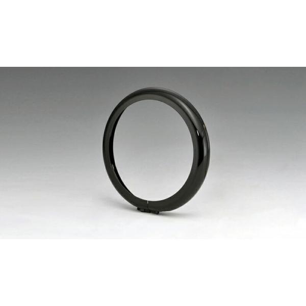 純正ヘッドライトリムとの交換部品です。交換により大きく印象が変わります。【適合】04y以降XLモデル(883C、1200Cを除く)、95y以降FXST、B(FXSTCは99yまで可)、95y以降DYNAモデル(FXDFを除く)