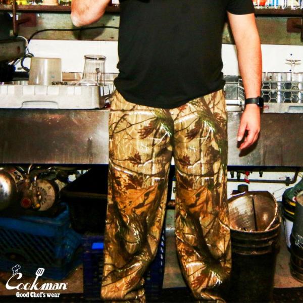 ■メーカー/ブランド：COOKMAN■素材ポリエステル:90%綿:10%■デザイン：セミワイド　ティンバーカモ【COOKMAN】Chef Pants Semiwide通常のシェフパンツよりも裾周りをややルーズに仕立てたセミワイドパンツ動きや...