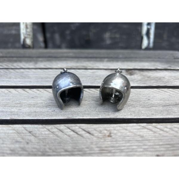 ■ブランド：OCEAN BEETLE■カラー展開：銀古メッキ / ニッケルメッキ■サイズ：幅21mm 高さ24mm 奥行き23mm※多少の誤差が生じます。【商品説明】バイク乗りのお守りBEETLE シリーズでお馴染みのジェット型ヘルメットの...