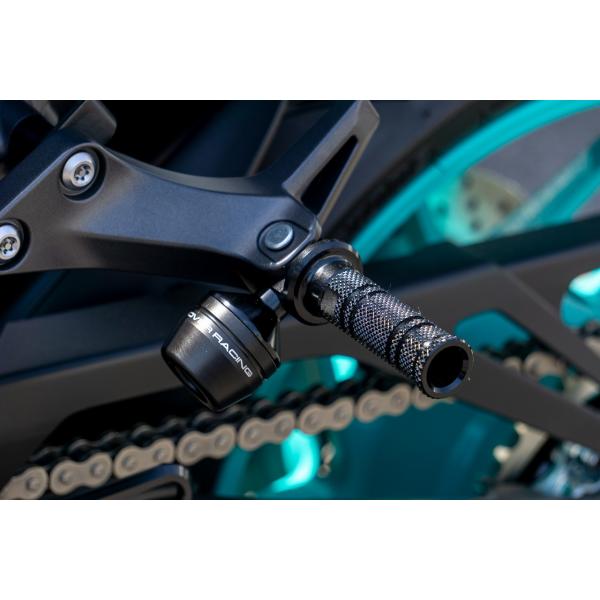 対応車種 ［MT-09(21-)/YAMAHA(ヤマハ)］メーカー：OVER Racing -オーヴァーレーシング-[エンジンスライダー]・左右セット・ブラックアルマイト仕上げ・POMスライダーサイズ φ32-40x28mm・STDタンデム...