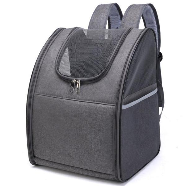 ワンちゃんや猫ちゃんとお出掛けする時に便利なペットキャリーバッグです。通気性も良く、夏冬兼用のマットも付いているので快適です。中には飛び出し防止リードが付いているので、急な飛び出しにも安心ですよ。軽量かつクッションショルダーで肩の負担も軽減...