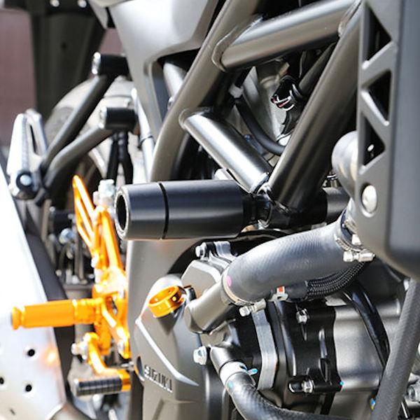 適合車種：SUZUKIGLADIUS 09〜15年SV650 16〜21年SV650X 18〜21年街乗りからワインディングまで楽しいSV650だからこそ、フレームスライダーは必須のアイテムです。　素材には硬度があり、摩擦抵抗が少ないジュラ...