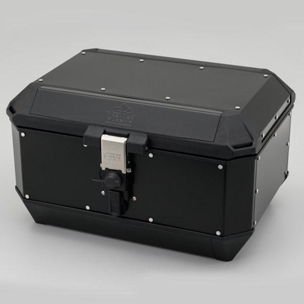 適合車種：汎用ALA56B（ブラックライン）フラットなデザインのアルミケース4つのベルトループで拡張性が高い世界で最も普及しているモノキーシステムを採用した56Lのアルミトップケースです。1.5mm厚のアルミ板をメイン素材とした堅牢な造り。...