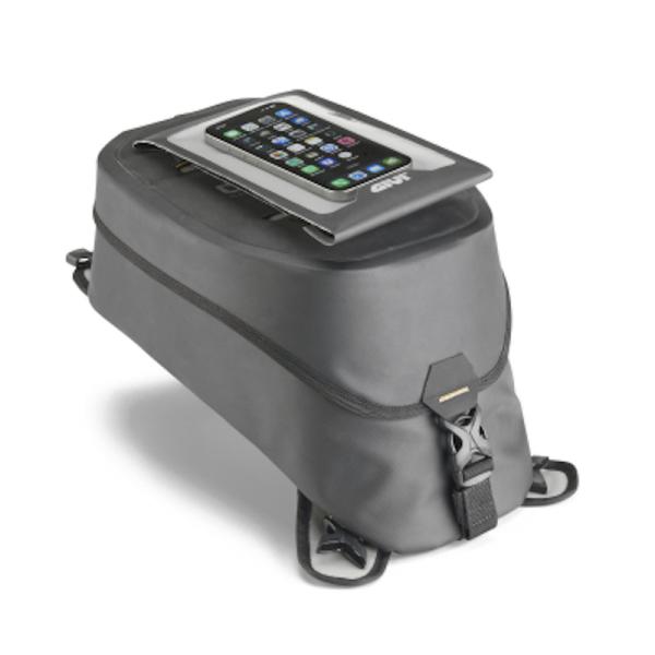 適合車種：汎用品GIVI GRT728 タンクバッグ 10L小物を入れるのに最適な10Lの防水タンクバッグ。取り付けは汎用性の高いベルト固定。・容量：10L・サイズ（外寸）：底部縦200×底部横140×高さ100（mm）・最大積載重量：2k...