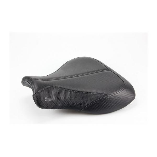 【商品説明】市場における最も滑らかで機能性のあるレース用シートです。シート面にカーボンパターンの表皮、サイド面にはグリップ力の高い表皮を使用。バイクの最高のコントロール性を維持します。GelCoreテクノロジーにより、最高の快適性も提供同デ...