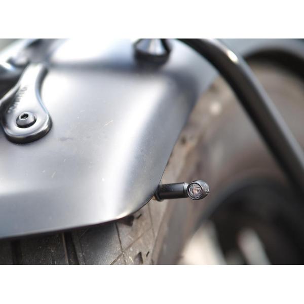 【商品説明】ドイツのカスタムメーカー、ワンダーカインドのトライアンフ ボバー用 リアウインカー ブラケットです。このインジケーターブラケットは、ケラーマンAtto ターンシグナルやM5スレッドの他のターンシグナルを純正リアフェンダーに直接取...