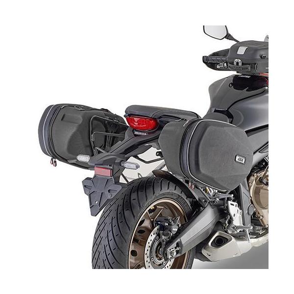 【商品説明】イタリア発、デザイン、機能、耐久性、非常に高い支持を得ているメーカー。【1173FZ】を使用せずに【TE1173】が装着できるキットです。リアラックも使用したい場合は【1173FZ】が必要です。取り付け説明書がメーカーHPからダ...