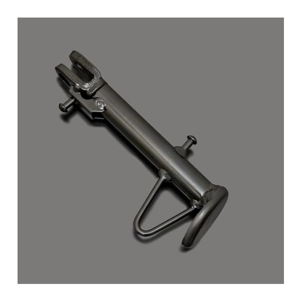 カワサキ W230、メグロS1用のショートサイドスタンド。ローダウンサスペンション（品番：SEL-116-10425500）装着時に必須のアイテムです。純正品同等の仕上がりで、車体のスタイルやイメージを損なうことなく、安全性と利便性を向上さ...