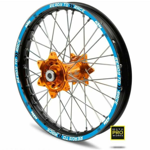 スウェーデンのグラフィックキットメーカーMOTO PRO WORKS製のリムステッカー。厚みのある品質の高い素材を使用しており、傷にも強い商品となります。KTMとの公式ライセンスを取得しており、印刷されるロゴは純正デザインの物。最新の技術を...