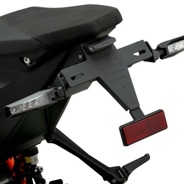 【商品説明】KTM 1390スーパーデュークR用のフェンダーレスキット。フェンダーレスにすることで、バイクにスポーティな外観を与えます。このセットは、エポキシ塗装仕上げのスチール部品とポリアミド要素を組み合わせており、純正ホルダーに比べて大...