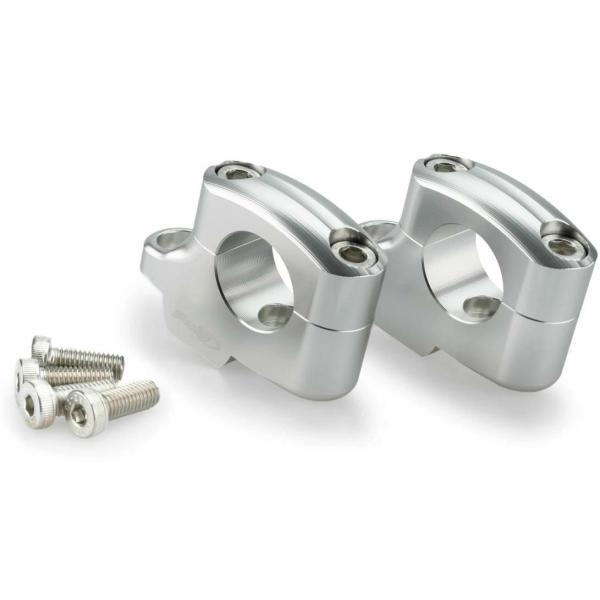 PUIG製のオフセットハンドルバーライザー 20mmアップ シルバー。ハンドルの高さを純正の状態よりも25mm高く、手前に16mmオフセットします。ハンドルの位置が変わる事により、快適性や操作性が向上し楽な姿勢でライディングを行う事ができる...