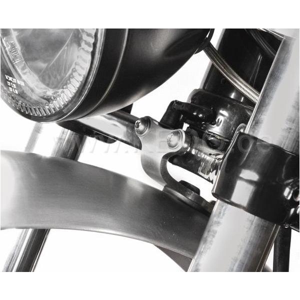 【商品説明】フロントフェンダーをアップタイプにしたいときのブラケットです。色は、ブラックです。フェンダー取り付け部分の穴の間隔は28ｍｍ、トリプルツリー取り付け部分の穴の間隔は32ｍｍ、両方ともM6径の穴が空いています。※フェンダー、ボルト...