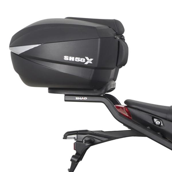 【商品説明】ヤマハ MT-09用 トップケースフィッティングキットです。SHAD（シャッド）のトップケースおよびTERRAアルミトップケースを装着するためのステーおよびボルトが付属します。耐荷重10kg※写真のケース、ベースプレートは付属し...