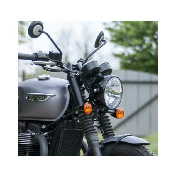 【説明】純正ヘッドライトマウント＆レギュレーターブラケットキットです。ヘッドライトマウント部分がブラックです。純正の巨大なヘッドライトサポートと交換するために設計されています。ヘッドライトは20mm低く、23mm後方に配置され、よりコンパク...