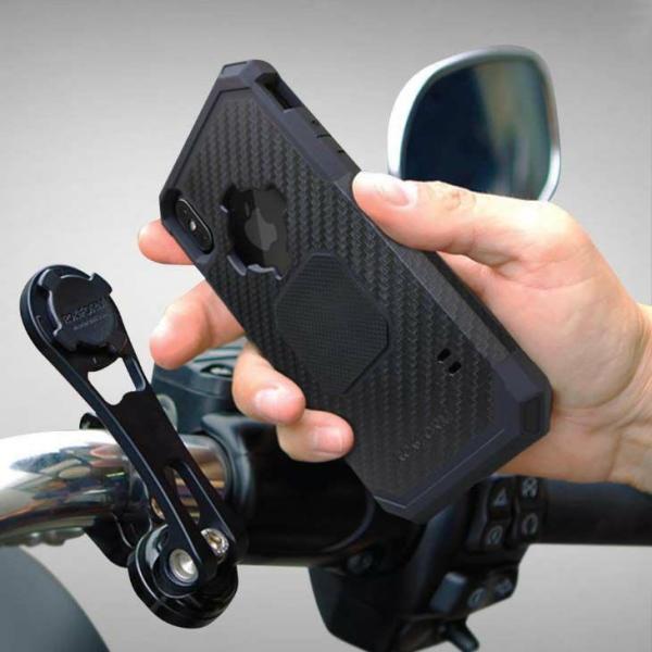 【商品説明】ROKFORM(ロックフォーム) スマホケース をバイクのハンドルに固定するためのマウント。アルミ削り出しで作られた、頑丈な作りのROKFORM専用バイク・マウント。【RokLockマウント】は、ツイスト式のマウントホールと超強...