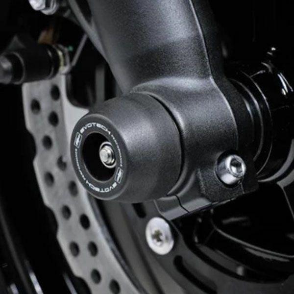 Evotech Performance製スピンドルボビンキットは、KAWASAKI Ninja 650/Z650/Z650RSの前後ホイール周辺を保護するために設計されたクラッシュプロテクションパーツ。フロントフォーク下部やブレーキキャリパ...
