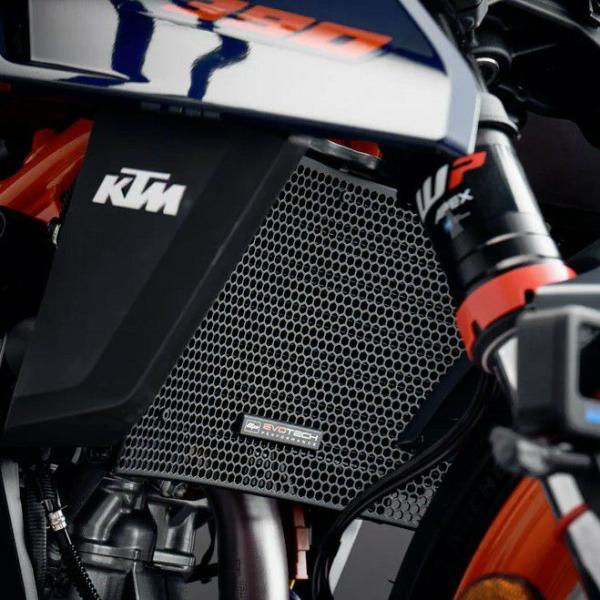【商品説明】イギリスのメーカー Evotech Performance製KTM DUKE125/390及びハスクバーナ 401用のラジエーターガード。フロントタイヤから、巻き上げる異物からラジエーターを保護します。故障修理の場合、費用が掛か...
