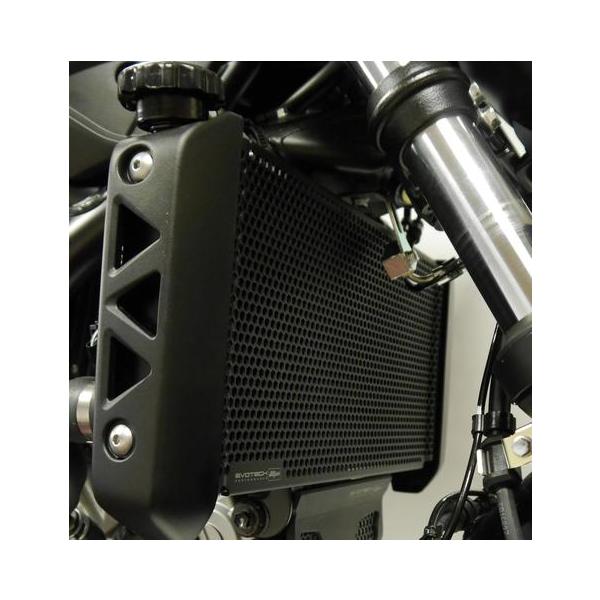 【商品説明】スタイリッシュな造形美のパーツを手掛けるエボテックパフォーマンスのラジエーターガードです。六角形のヘキサゴンが特徴的です。ブラックパウダーコートによる塗装で仕上げられています。取り付け簡単なラジエーターガードです。走行中に跳ね上...