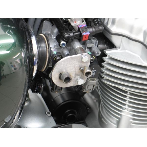 【商品説明】インジェクションシステムカバー(品番：6027ZB1)を右側に装着するために必要なアダプタです。【メーカー】フェーリング(Fehling)【適合】W800 2011以降EU品番：feh_6026_ZBA