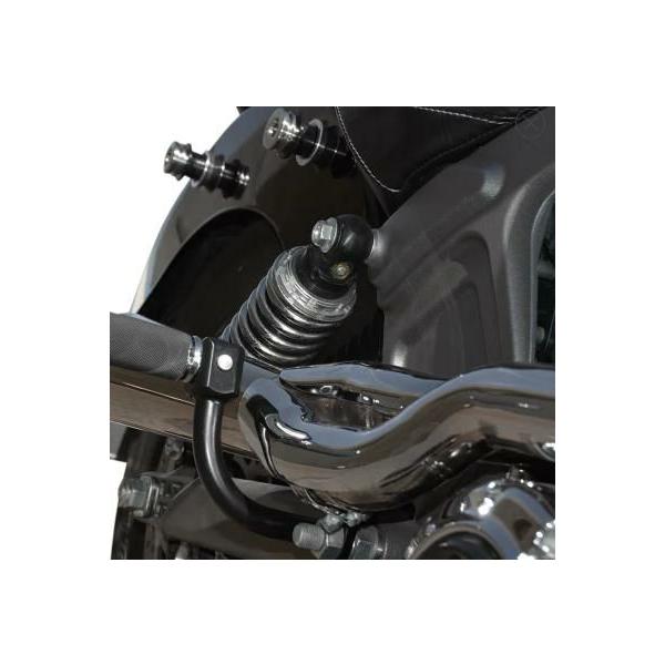 【説明】TRASKの車種専用パッセンジャーフットペグです。同メーカーの2-1マフラーを取り付ける際に、パッセンジャーペグを上へリフトアップが必要です。このペグを使用すると専用設計品ですので、簡単に取り付けが可能となります。※画像は装着イメー...