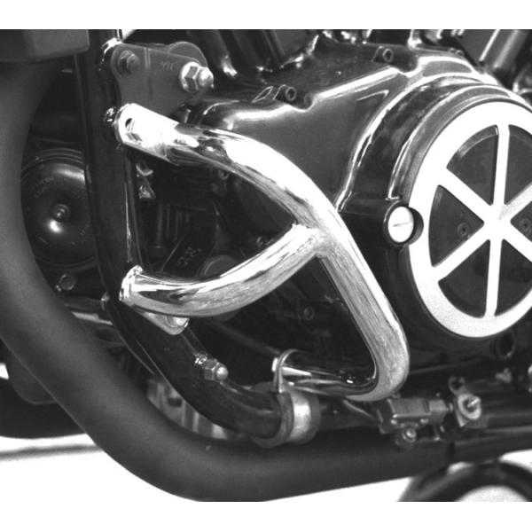 【商品説明】クロームの質感に定評のあるフェーリング社の綺麗なエンジンガードです。立ちゴケや軽い転倒等のダメージを軽減します。左右セット【適合車種】V-Max (2EN/2LT)　1985〜2002年【カラー】クロームシルバー【メーカー】フェ...