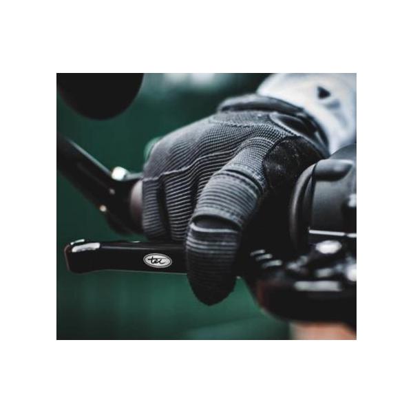 【商品説明】トライアンフ ボンネビル シリーズのブレーキレバー、クラッチレバーセット。調整機能付きで、手の大きさに合わせてレバーの位置を変更できます。【適合】Triumph (トライアンフ)    アメリカ - 2006年〜2016年   ...