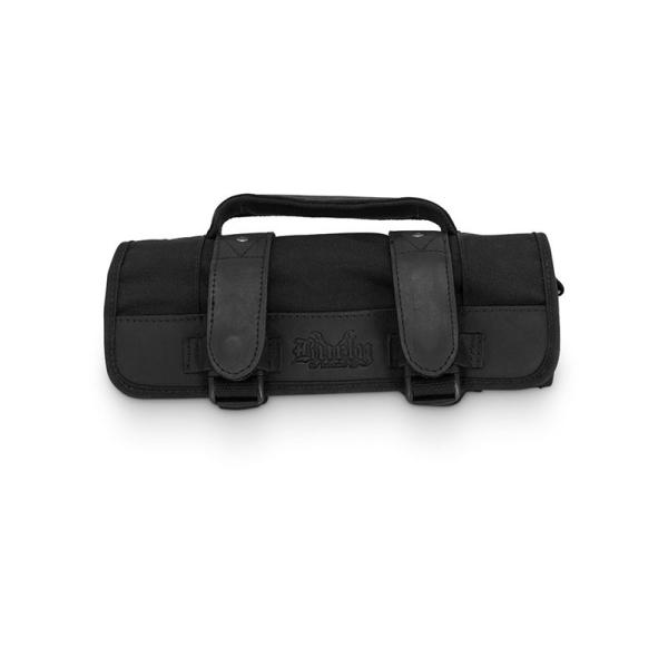 【商品説明】メイン素材に丈夫なブラックCORDURA、一部ハンドル等にレザーを使用した、ミリタリー感の強いツールロールです。幅8インチの8ポケットとジッパー付の大きなポケットを一つ備えます。キャリングハンドル、調整式クイックリリースマウント...