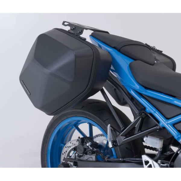 【説明】SW-MOTECHのGSX-8S用URBAN ABSサイドバッグセット（ブラック）です。ハードシェル、エアロダイナミック形状で軽量かつ頑丈なURBAN ABSケースです。URBAN ABSケースは、盗難防止プロテクターを内蔵したクイ...