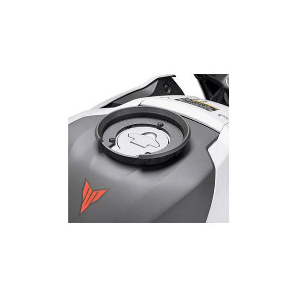 【説明】デザイン、機能、耐久性から高い支持を得ているイタリアンメーカーGIVI(ジビ)の、ヤマハ MT-25/MT-03専用 TANKLOCK/TanklockED タンクバッグアタッチメントです。TANKLOCK対応バッグをマウントするた...