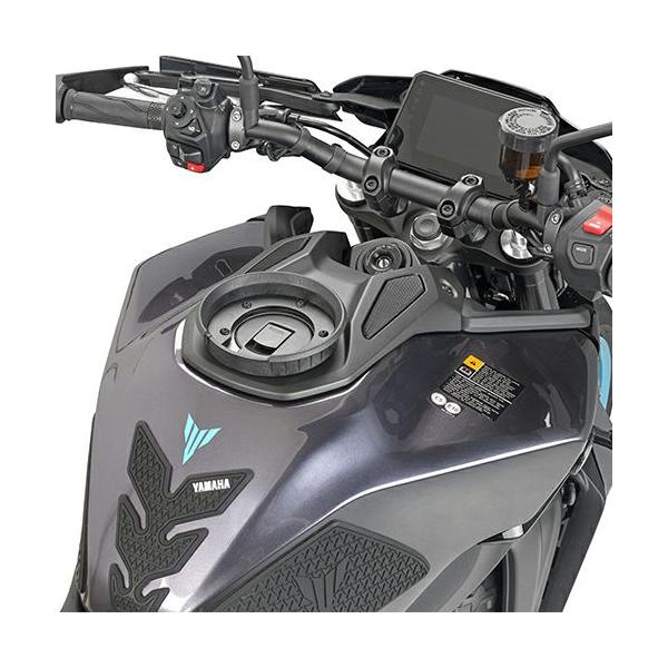 【説明】デザイン、機能、耐久性から高い支持を得ているイタリアンメーカーGIVI(ジビ)の、ヤマハ MT-09専用 TANKLOCK/TanklockED タンクバッグアタッチメントです。TANKLOCK対応バッグをマウントするための専用フィ...