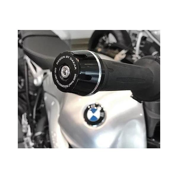 【商品説明】Dkdesignのエンドスタビライザー。ハンドルから手に伝わる振動を軽減します。CNCアルミニウム、アノダイズド加工。重量206g。軽さを重視し、アルミで製作されています。ハンドルバーからの振動を低減。左右ペアセット【適合車種】...