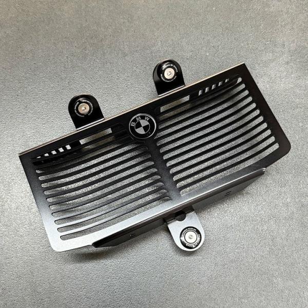 【商品説明】台湾のメーカー DKデザイン製 RnineT R12/R12nineT用 ラジエーターガード。TYPE-Aアルミレーザーカットアルマイト仕上げ高品質素材クイックインストール台湾製【カラー】ブラック【適合】BMW 2024〜 R1...