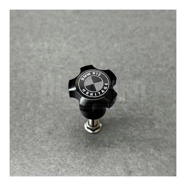 DKdesign製のクイックリリース シートボルトCNC加工による軽量アルミ構造に、アルマイト仕上げが施され、高い強度とスタイリッシュな外観を両立。ステンレス製のハードウェアが付属し、信頼性の高い固定が可能です。純正のシート取り付けネジと交...