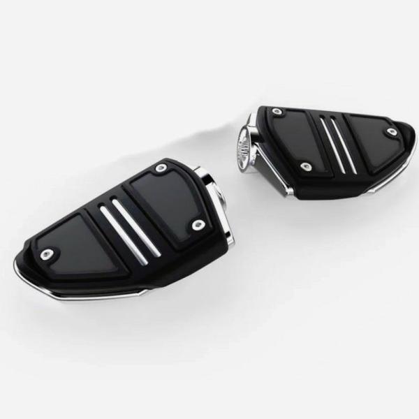 【商品説明】CIRO ゴールドストライクのGL1800 ゴールドウイングのステップ。ゴールドストライク・クローム・ツインレールフットレストは、完璧なサイズのフットレストです。フットペグとフロアボードの間にあるスイートスポットに当たります。最...