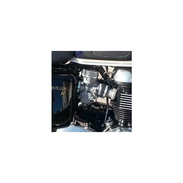 【商品説明】イギリスのメーカー、TEC（テック）のイギリス製ブラックアロイキャブトップ、ポリッシュ仕上げのフィンカバーです。純正の印象を取り払い、エンジンフィンにきれいにマッチするデザインです。こちらはブラックがメインのカラーです。※FI車...