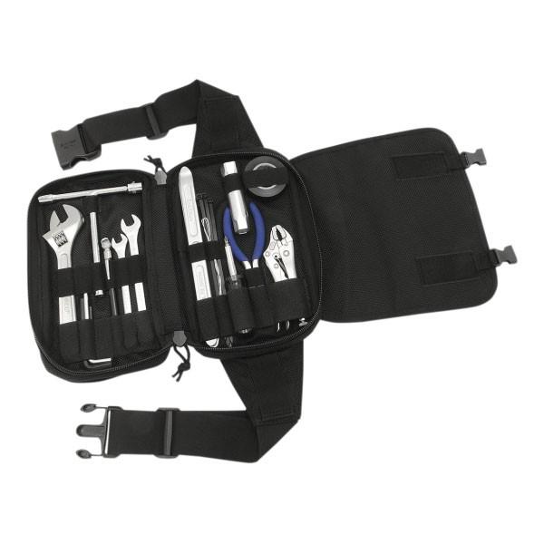 【商品説明】丈夫な5040デニールナイロンを使用したポーチに、ペンチ、六角キー、ドライバー、スリーウェイPackWrench&amp;#8482;、懐中電灯、タイヤレバー、タイヤゲージ、複数のレンチが含まれたツールセットです。ポーチにはウェ...