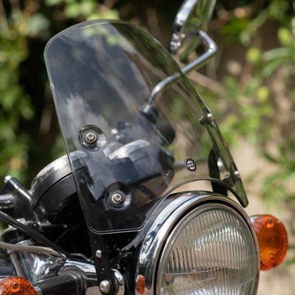 【商品説明】カワサキ  W650/W800 2018以前用のスクリーン シールド。ダートフライスクリーンはスクリーン、ウィンドシールドを開発しているイギリスのメーカーです。オリジナルモデル「クラシック」の3代目となるフライスクリーン。輪郭は...