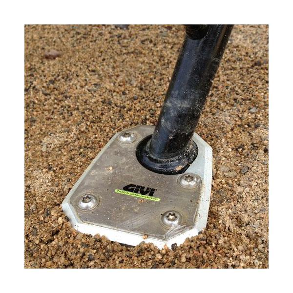 【説明】デザイン、機能、耐久性から高い支持を得ているイタリアンメーカーGIVI(ジビ)の、R1250GS アドベンチャーのローダウン車専用 サイドスタンドエクステンションです。サイドスタンドの接地面を増やし、重量のあるバイクを不安定な路面に...