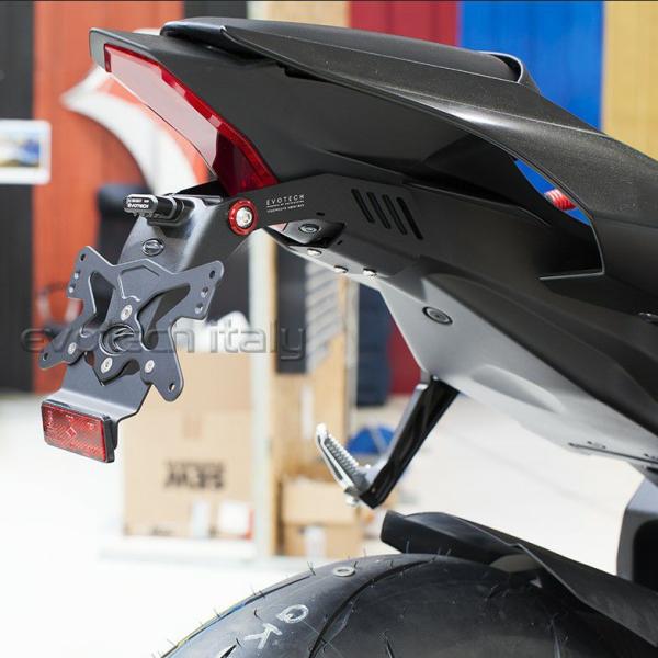 【商品説明】ヤマハ YZF-R1用、EVOTECH(エボテック)のフェンダーレスキット。フェンダーレスにすることで、リア周りがスッキリし、スポーティーな印象に。Evotechのナンバープレート ホルダーは、非常に軽量で、レーザーカット アル...