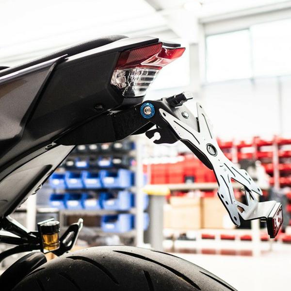 【商品説明】ヤマハ MT-09/SP用、EVOTECH(エボテック)のフェンダーレスキット。フェンダーレスにすることで、リア周りがスッキリし、スポーティーな印象に。Evotechのナンバープレート ホルダーは、非常に軽量で、レーザーカット ...