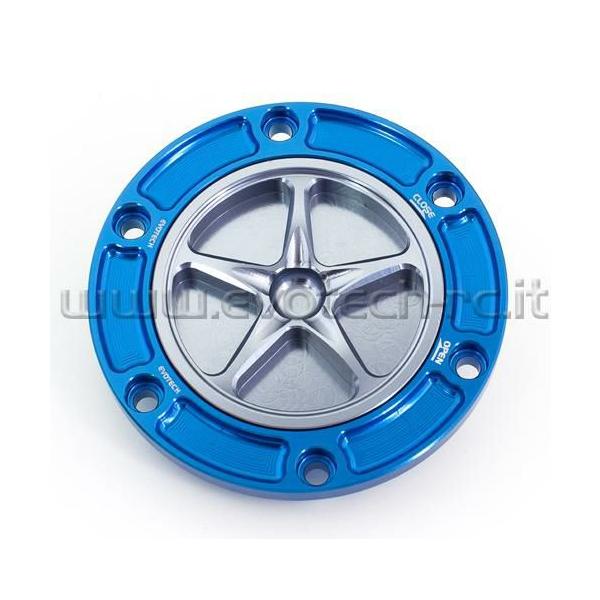 イタリアのメーカーEVOTECH製、ガソリンタンクキャップ。ノーマルタンクにボルトオン設計で、NCマシンによる削り出しで製造されています。ボルト類は付属しませんので、外した純正ボルトをお使いいただくか、別途お買い求めください【適合（一部）】...