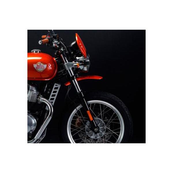 【説明】C-Racerのフロントフェンダーです。高さのあるフロントフェンダーは、印象を簡単に変えるアイテムのひとつです。トリプルツリーの下側にある既存のネジ穴に固定するので、加工の必要はありません。素材は3mm厚のABS樹脂で、カラーはマッ...