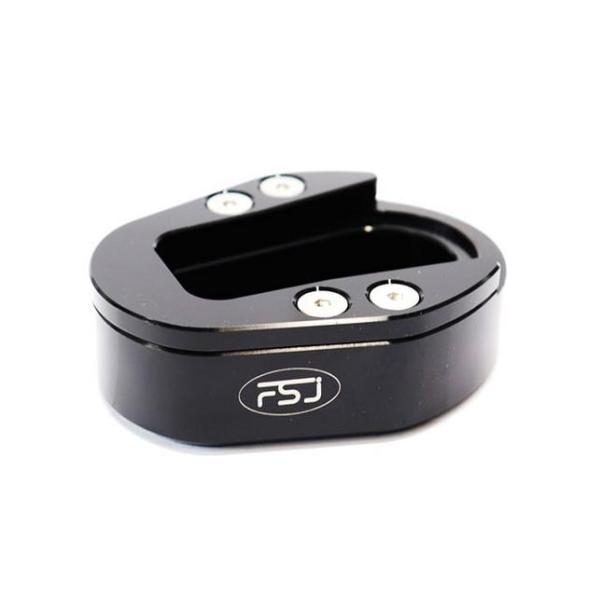 【商品説明】日本のメーカー、FEED SPORTS JAPANの日本製、サイドスタンドエクステンションです。停車した際、車体の傾きが大きいF900XR、F900R。このパーツを装着することで倒立角度が垂直に近くなり、乗り降りが楽に、安心して...