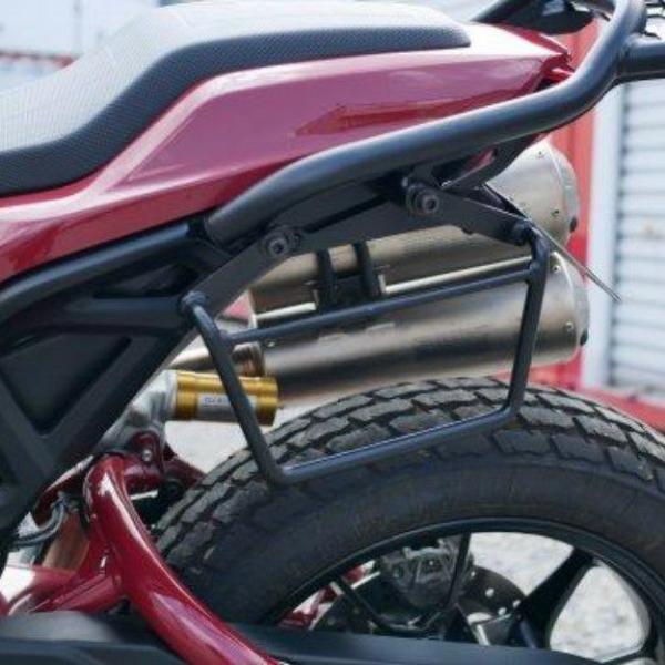 【商品説明】スペインのメーカーLa Poderosa(ラ ポデローザ)製 インディアン FTR1200用サドルバッグサポートです。同メーカーのバッグ背面のKlickfix(クリックフィックス）システムで、ワンタッチで着脱できます。ツーリング...