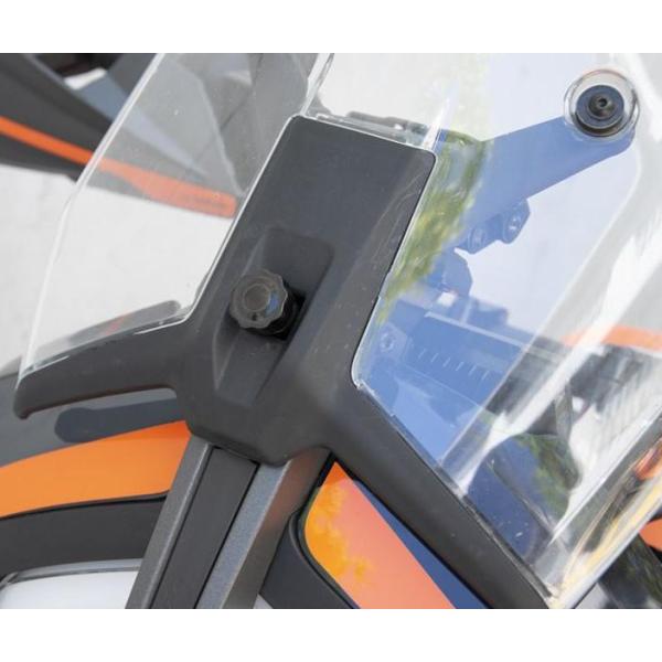 【商品説明】海外のカスタムビルダーに定評のあるC-RACER。ネオクラシックと呼ばれる過去と現代のデティールをミックスさせたスタイルを得意としているメーカーです。工具なしで、スクリーンの高さを変更可能。【適合】KTM 390DUKE ADV...