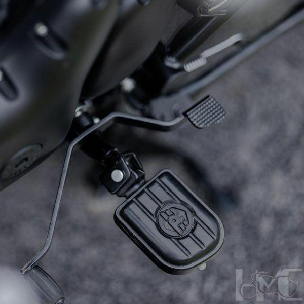 【商品説明】英国のメーカーヒッチコックスモーターサイクルロイヤルエンフィールド クラシック350/ブリット350用ヒール＆トゥーギアチェンジレバー ブラック純正のレバーから付け替えるだけ靴を傷めません！足元の締まるブラック仕様【適合】ロイヤ...
