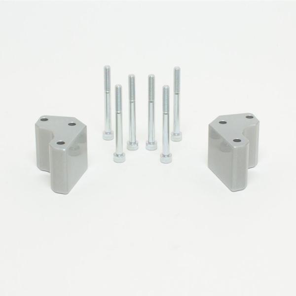 【商品説明】ハンドルバーの取り付け位置上げるハンドルアップライザーです。より上体を起こしたポジションを取る事が出来、姿勢による負担を和らげ、長時間の運転の疲労を軽減します。又、ハンドル位置の上昇に伴い、ハンドルのミラーへの映り込みも解消され...