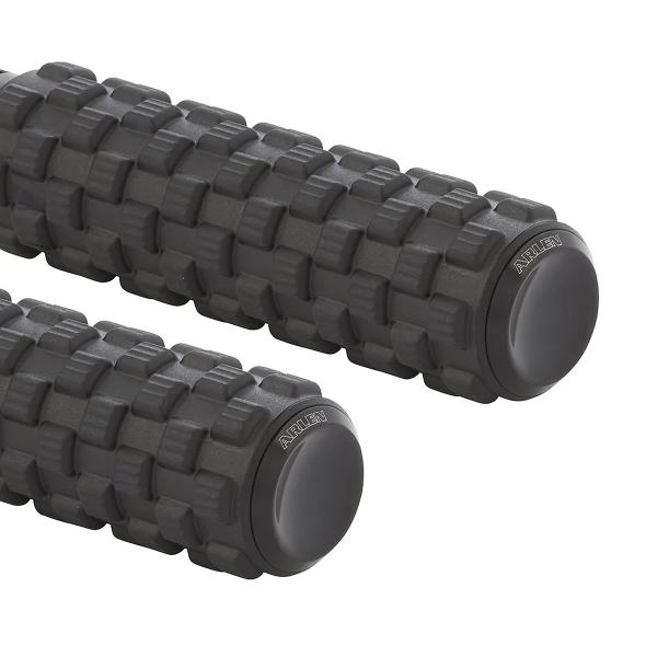 【商品説明】インディアン チーフテン、ロードマスター、スプリングフィールド、チャレンジャー用 パッセンジャーステップセットです。コア部分は強靭かつ軽量な鍛造ビレットアルミニウム製。滑り止めラバーはバスケット織りのようなAir Track（エ...